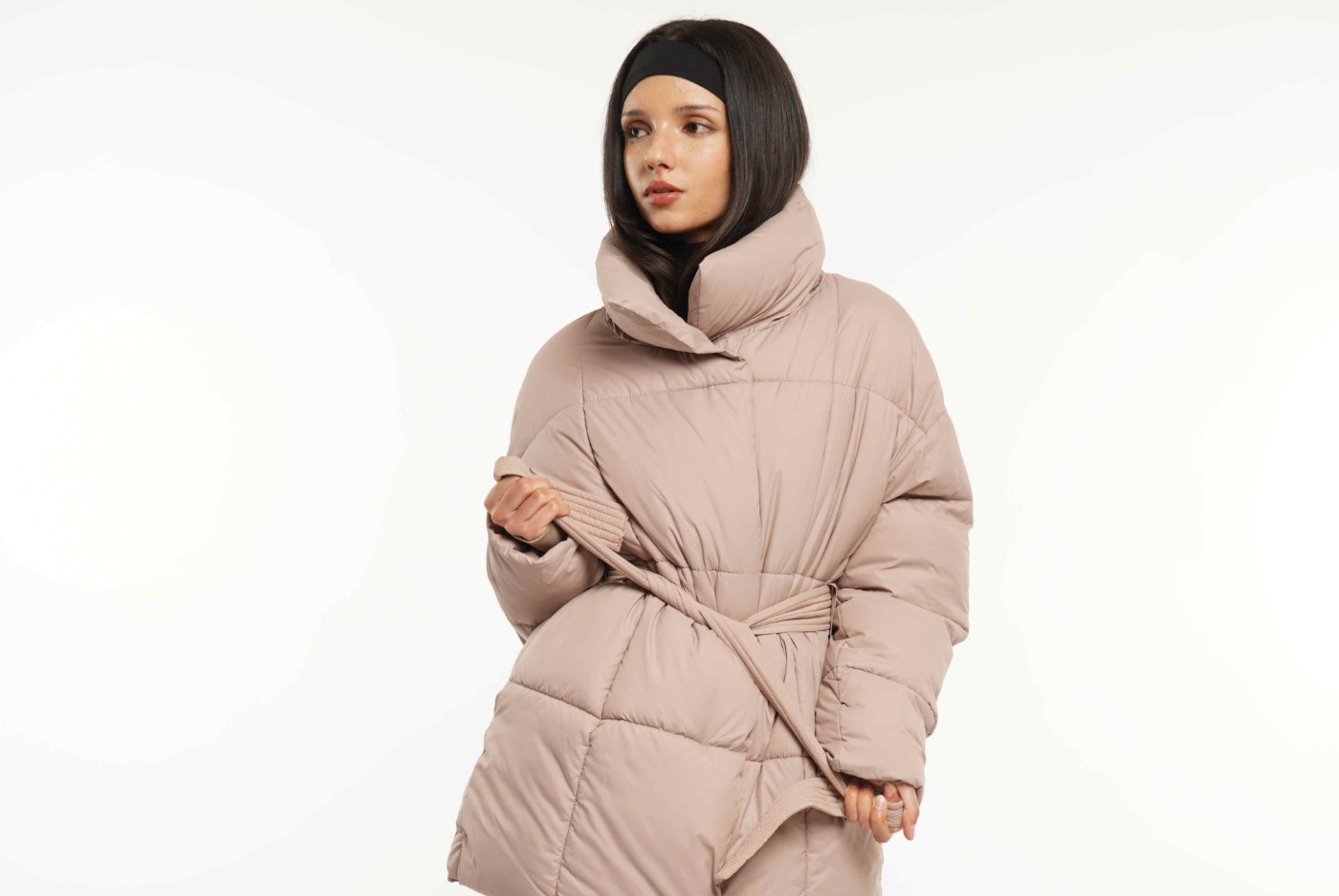 Are Long Puffer Jackets Good for Travel? Pros, Cons & Tips - PUFFIT